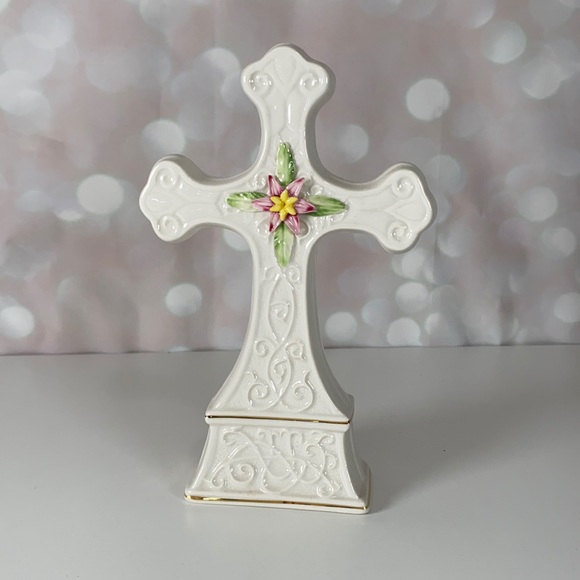 Belleek | Accents | Belleek Celtic Cross With Floral Center | Poshmark